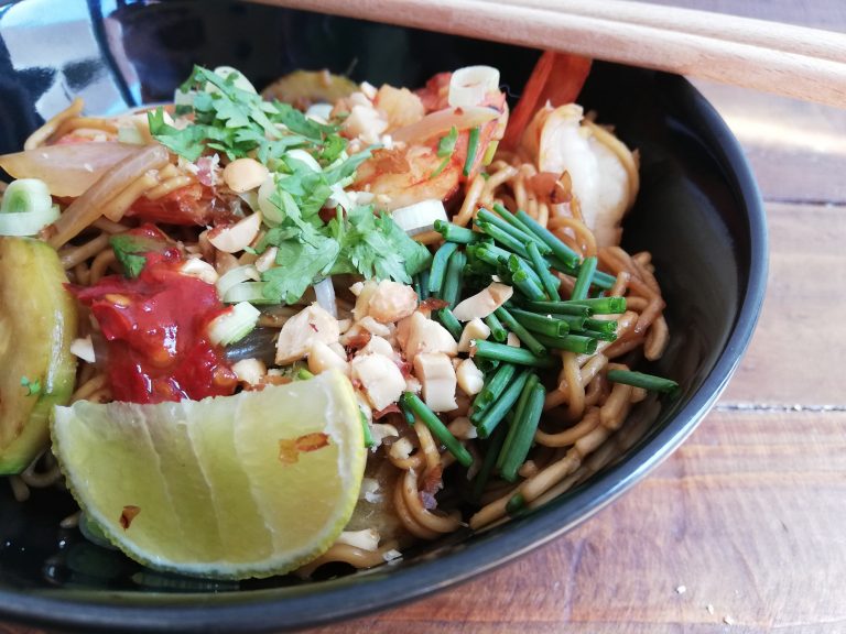 Receta de Fideos Chinos con Pollo y Almendras fácil Receta de Fideos Chinos con Pollo y Almendras fácil