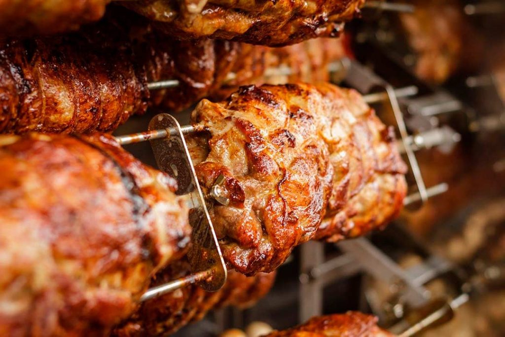 3 técnicas diferentes para cocinar carne: asar, guisar y estofar